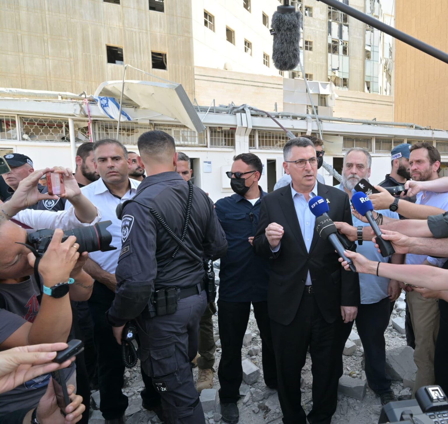 בהצהרה לתקשורת הזרה > סער: "הם יורים במכוון לקשישים זה בלתי מתקבל על ...